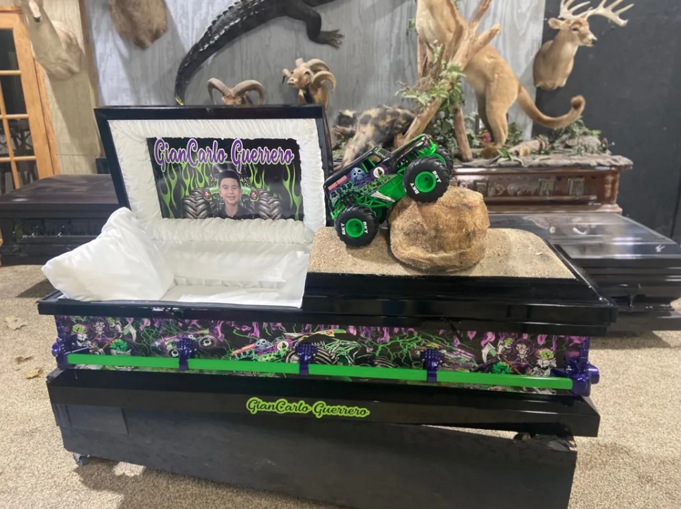 Artist Pays Respect to Victims of the Uvalde, Texas Massacre - Nspirement