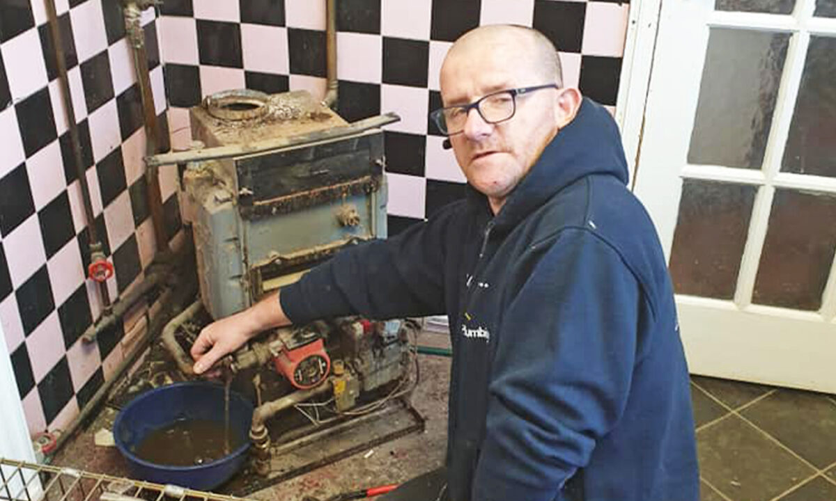 Britain’s Most Generous Plumber Provides Free Assistance to the Elderly ...