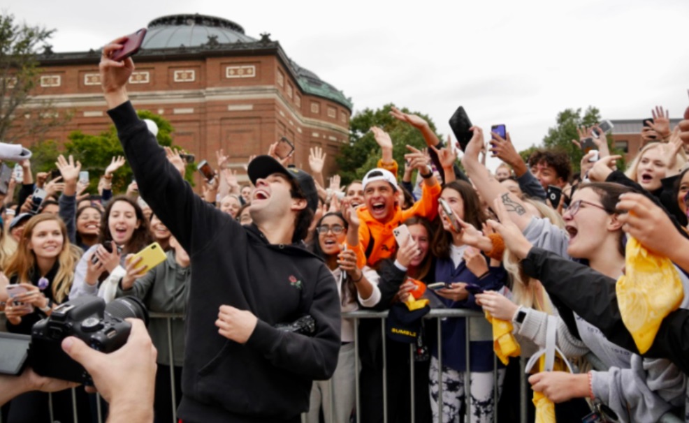 The Perils of Idol Worship: When Admiration Goes Too Far - Nspirement