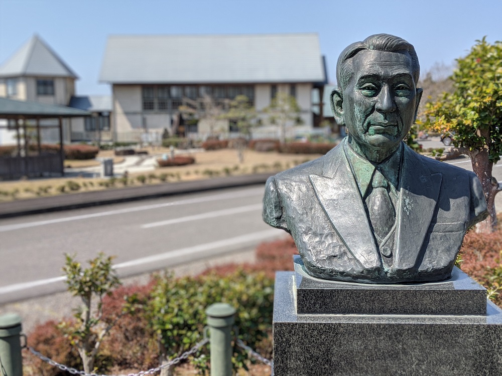 Courage and Compassion: The Story of Chiune Sugihara, Japan's Schindler ...