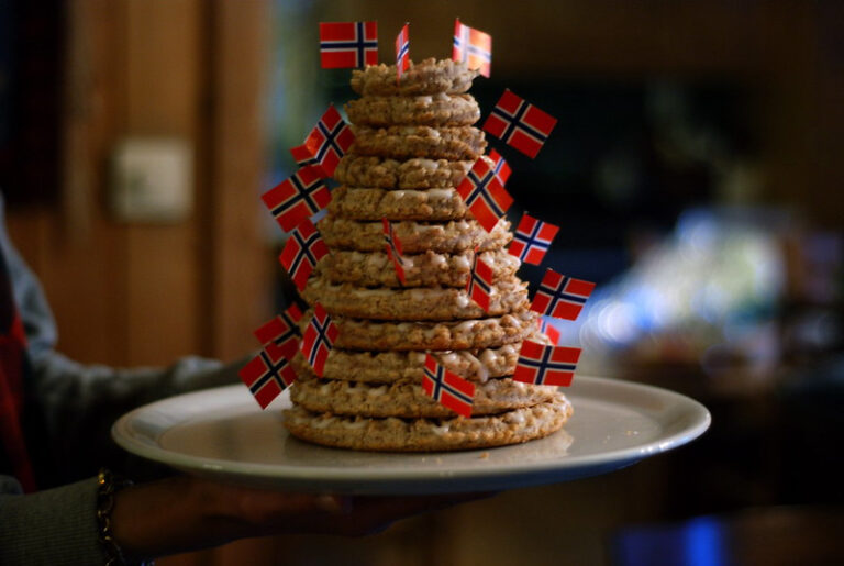 11 Amazing International Christmas Cookies to Share With Your Family ...