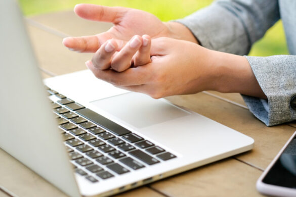 8 Reliable Ways to Alleviate Hand and Wrist Pain When Typing or Texting ...