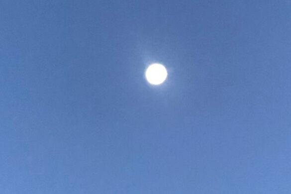 Why Is It So Hard to Take a Good Photo of the Moon With My Phone ...